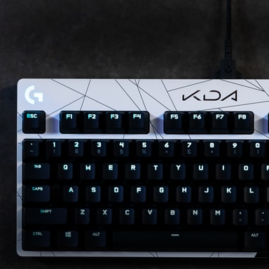 Logitech G Pro Lol K/DA gaming tastatur (nordisk layout) | Elgiganten